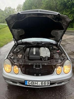 Pelēks Mercedes-Benz e-200 2002 Prienai, ar dzinēja tilpumu 2.15 L un nobraukumu 437 tūkst. km par 1700 €, foto 10 vietnē AUTOMOTO.COM.LV