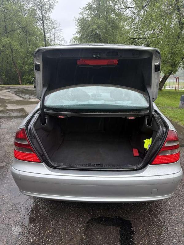 Mercedes-Benz e-200 2002 Prienai vietnē Pelēks Mercedes-Benz e-200 2002 Prienai, ar dzinēja tilpumu 2.15 L un nobraukumu 437 tūkst. km par 1700 €, foto 11 vietnē AUTOMOTO.COM.LV