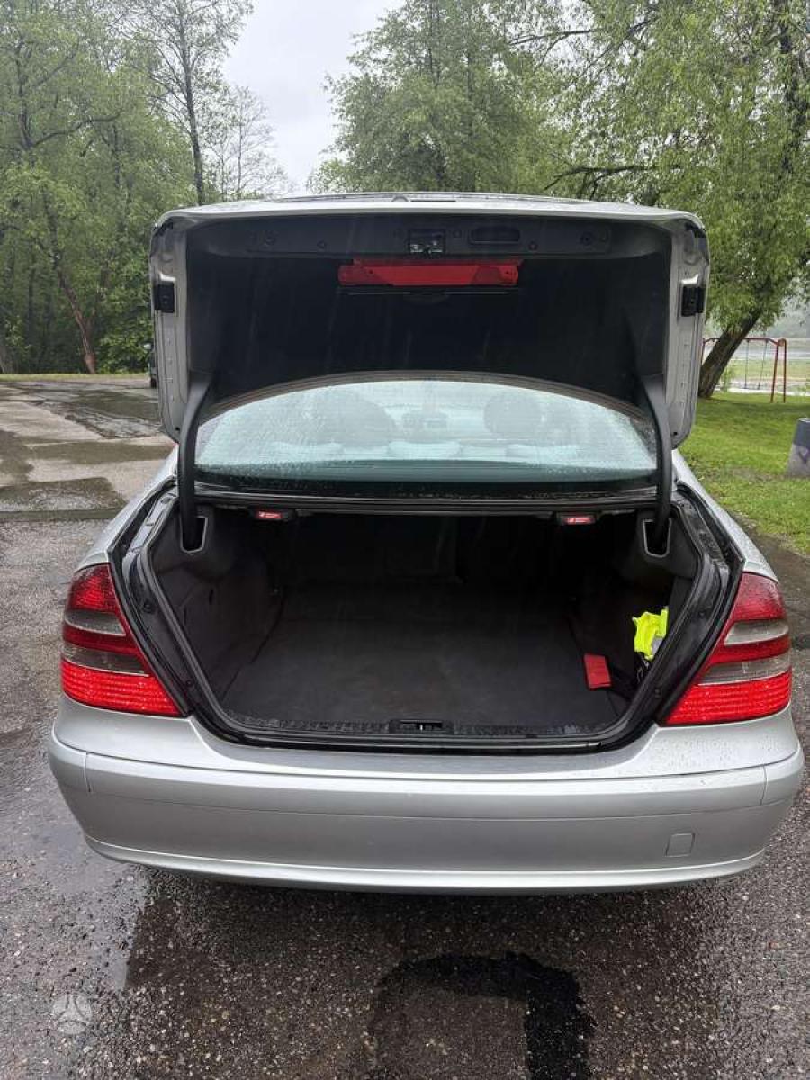 Pelēks Mercedes-Benz e-200 2002 Prienai, ar dzinēja tilpumu 2.15 L un nobraukumu 437 tūkst. km par 1700 €, foto 11 vietnē AUTOMOTO.COM.LV