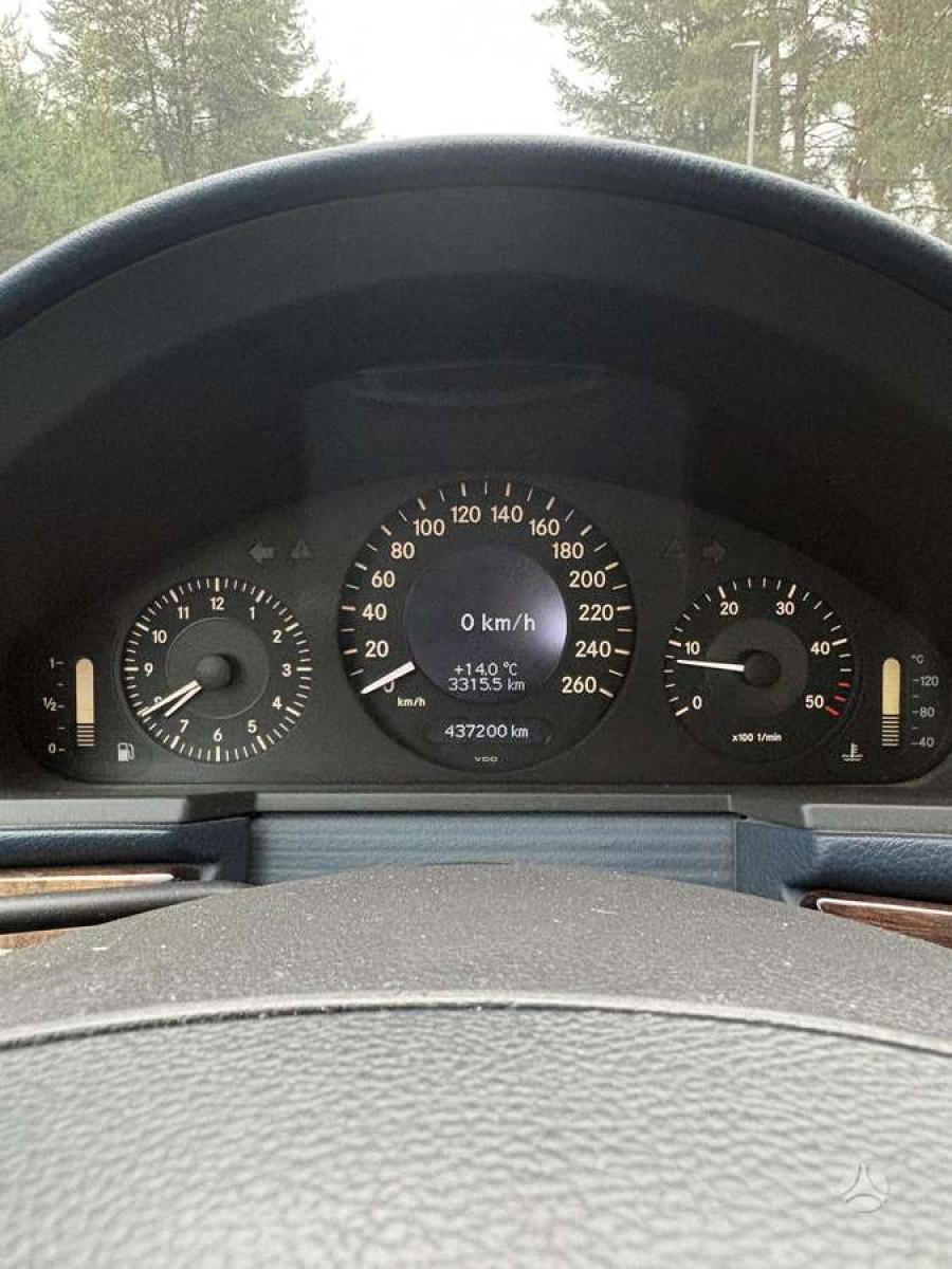 Pelēks Mercedes-Benz e-200 2002 Prienai, ar dzinēja tilpumu 2.15 L un nobraukumu 437 tūkst. km par 1700 €, foto 13 vietnē AUTOMOTO.COM.LV