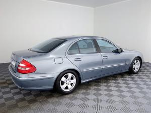 Серый Мерседес E 200 2003 в Таллин, объемом двигателя 1.80 л и пробегом 302 тыс. км за 1799 €, фото 4 на AUTOMOTO.COM.LV