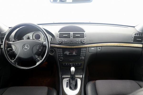 Серый Мерседес E 200 2003 в Таллин, объемом двигателя 1.80 л и пробегом 302 тыс. км за 1799 €, фото 5 на AUTOMOTO.COM.LV
