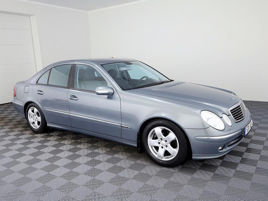 Серый Мерседес E 200 2003 в Таллин, объемом двигателя 1.80 л и пробегом 302 тыс. км за 1799 €, фото 9 на AUTOMOTO.COM.LV