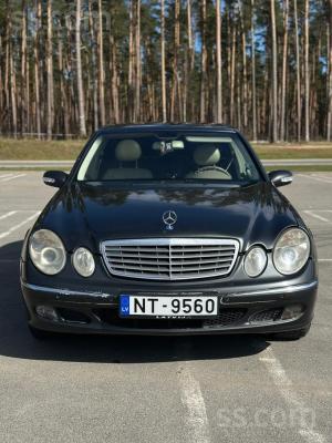 Grey Mercedes-Benz e-200 2003 in Riga, with an engine capacity of 1.80 L and mileage of 446 thousand km for 1600 €, photo 3 on AUTOMOTO.COM.LV