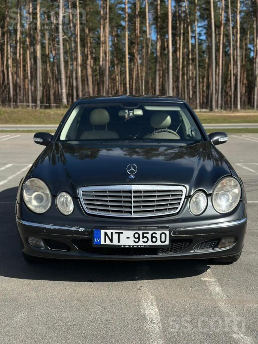 Grey Mercedes-Benz e-200 2003 in Riga, with an engine capacity of 1.80 L and mileage of 446 thousand km for 1600 €, photo 3 on AUTOMOTO.COM.LV