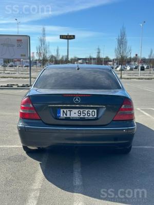 Grey Mercedes-Benz e-200 2003 in Riga, with an engine capacity of 1.80 L and mileage of 446 thousand km for 1600 €, photo 4 on AUTOMOTO.COM.LV