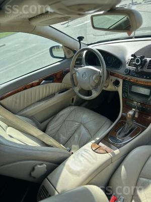 Grey Mercedes-Benz e-200 2003 in Riga, with an engine capacity of 1.80 L and mileage of 446 thousand km for 1600 €, photo 5 on AUTOMOTO.COM.LV