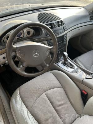Pelēks Mercedes-Benz e-200 2003 Cēsis, ar dzinēja tilpumu 2.10 L un nobraukumu 360 tūkst. km par 1900 €, foto 3 vietnē AUTOMOTO.COM.LV