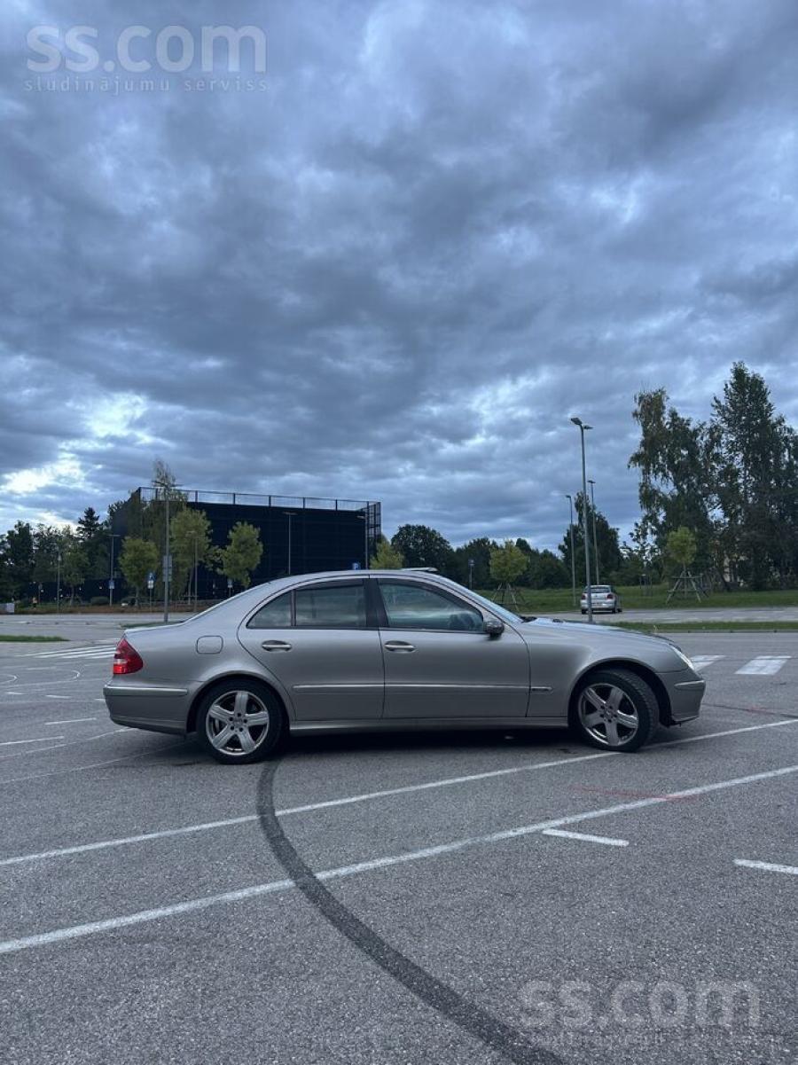 Pelēks Mercedes-Benz e-200 2003 Cēsis, ar dzinēja tilpumu 2.10 L un nobraukumu 360 tūkst. km par 1900 €, foto 6 vietnē AUTOMOTO.COM.LV