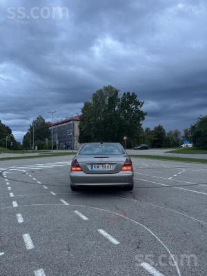 Pelēks Mercedes-Benz e-200 2003 Cēsis, ar dzinēja tilpumu 2.10 L un nobraukumu 360 tūkst. km par 1900 €, foto 7 vietnē AUTOMOTO.COM.LV