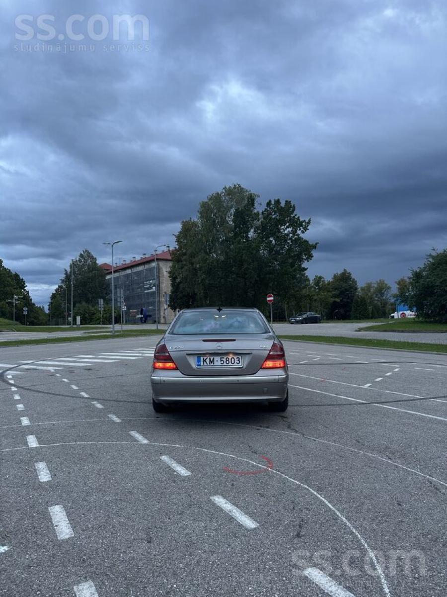 Pelēks Mercedes-Benz e-200 2003 Cēsis, ar dzinēja tilpumu 2.10 L un nobraukumu 360 tūkst. km par 1900 €, foto 7 vietnē AUTOMOTO.COM.LV
