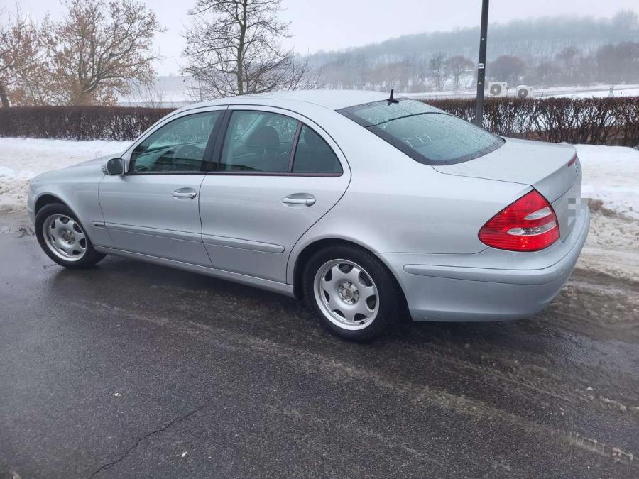 Pelēks Mercedes-Benz e-200 2004 Kauņa, ar dzinēja tilpumu 1.79 L un nobraukumu 179 tūkst. km par 4995 €, foto 1 vietnē AUTOMOTO.COM.LV