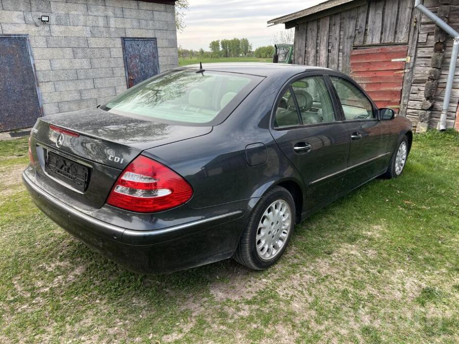 Pelēks Mercedes-Benz e-200 2004 Aizkraukle, ar dzinēja tilpumu 2.20 L un nobraukumu 220 tūkst. km par 6500 €, foto 32 vietnē AUTOMOTO.COM.LV