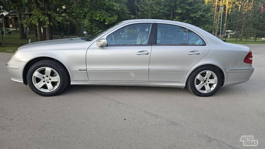 Серый Мерседес E 200 2004 в Шяуляй, объемом двигателя 1.80 л и пробегом 302 тыс. км за 2350 €, фото 7 на AUTOMOTO.COM.LV