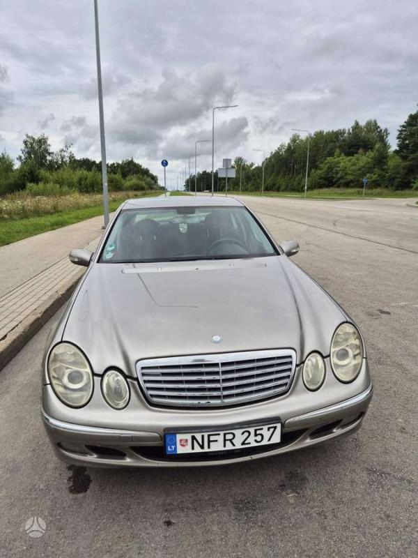 Pelēks Mercedes-Benz e-200 2005 Šauļi, ar dzinēja tilpumu 2.15 L un nobraukumu 448 tūkst. km par 2000 €, foto 2 vietnē AUTOMOTO.COM.LV