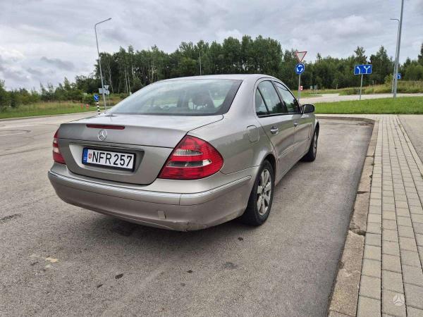 Pelēks Mercedes-Benz e-200 2005 Šauļi, ar dzinēja tilpumu 2.15 L un nobraukumu 448 tūkst. km par 2000 €, foto 4 vietnē AUTOMOTO.COM.LV