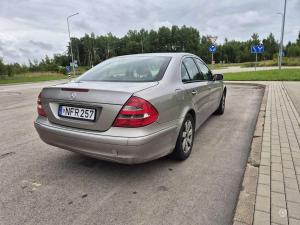 Серый Мерседес E 200 2005 в Шяуляй, объемом двигателя 2.15 л и пробегом 448 тыс. км за 2000 €, фото 5 на AUTOMOTO.COM.LV