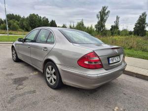 Серый Мерседес E 200 2005 в Шяуляй, объемом двигателя 2.15 л и пробегом 448 тыс. км за 2000 €, фото 6 на AUTOMOTO.COM.LV