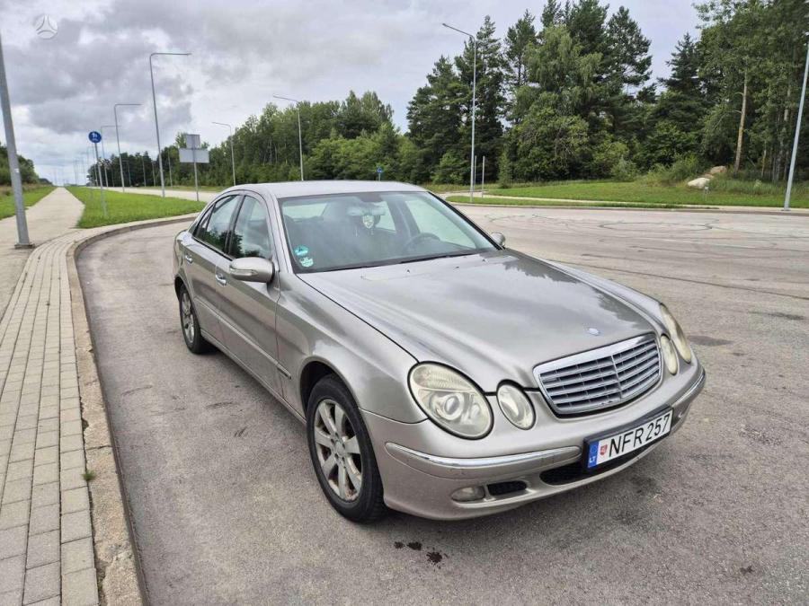 Серый Мерседес E 200 2005 в Шяуляй, объемом двигателя 2.15 л и пробегом 448 тыс. км за 2000 €, фото 7 на AUTOMOTO.COM.LV