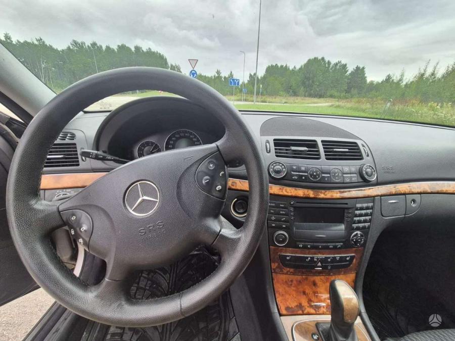 Серый Мерседес E 200 2005 в Шяуляй, объемом двигателя 2.15 л и пробегом 448 тыс. км за 2000 €, фото 11 на AUTOMOTO.COM.LV