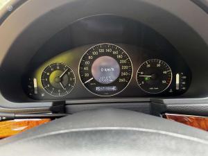 Серый Мерседес E 200 2005 в Вильнюс, объемом двигателя 2.15 л и пробегом 267 тыс. км за 3000 €, фото 7 на AUTOMOTO.COM.LV
