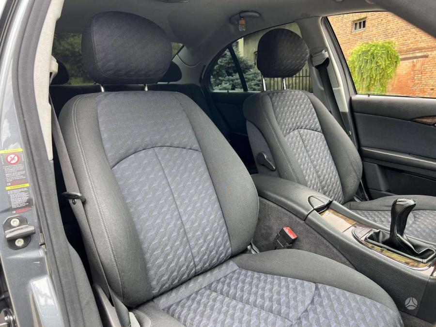 Grey Mercedes-Benz e-200 2006 in Kedainiai, with an engine capacity of 2.15 L and mileage of 275 thousand km for 4250 €, photo 25 on AUTOMOTO.COM.LV