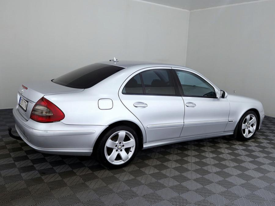 Pelēks Mercedes-Benz e-200 2007 Tallina, ar dzinēja tilpumu 2.10 L un nobraukumu 349 tūkst. km par 1899 €, foto 4 vietnē AUTOMOTO.COM.LV