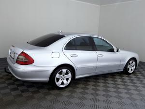 Pelēks Mercedes-Benz e-200 2007 Tallina, ar dzinēja tilpumu 2.10 L un nobraukumu 349 tūkst. km par 1899 €, foto 12 vietnē AUTOMOTO.COM.LV