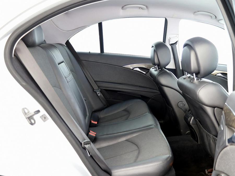 Pelēks Mercedes-Benz e-200 2007 Tallina, ar dzinēja tilpumu 2.10 L un nobraukumu 349 tūkst. km par 1899 €, foto 16 vietnē AUTOMOTO.COM.LV