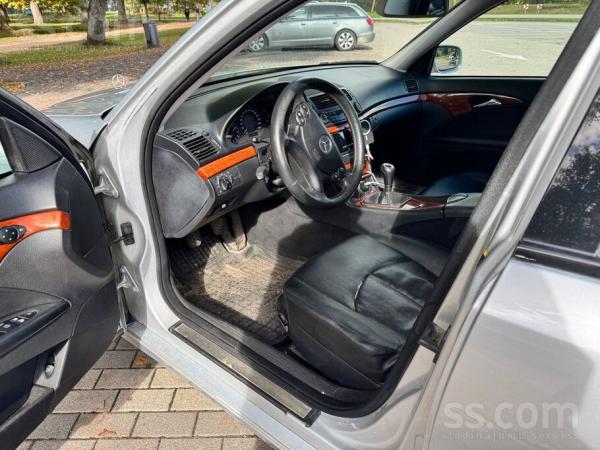 Мерседес E 200 2007 в Елгава на AUTOMOTO.COM.LV Серый Мерседес E 200 2007 в Елгава, объемом двигателя 2.00 л и пробегом 500 тыс. км за 2800 €, фото 10 на AUTOMOTO.COM.LV
