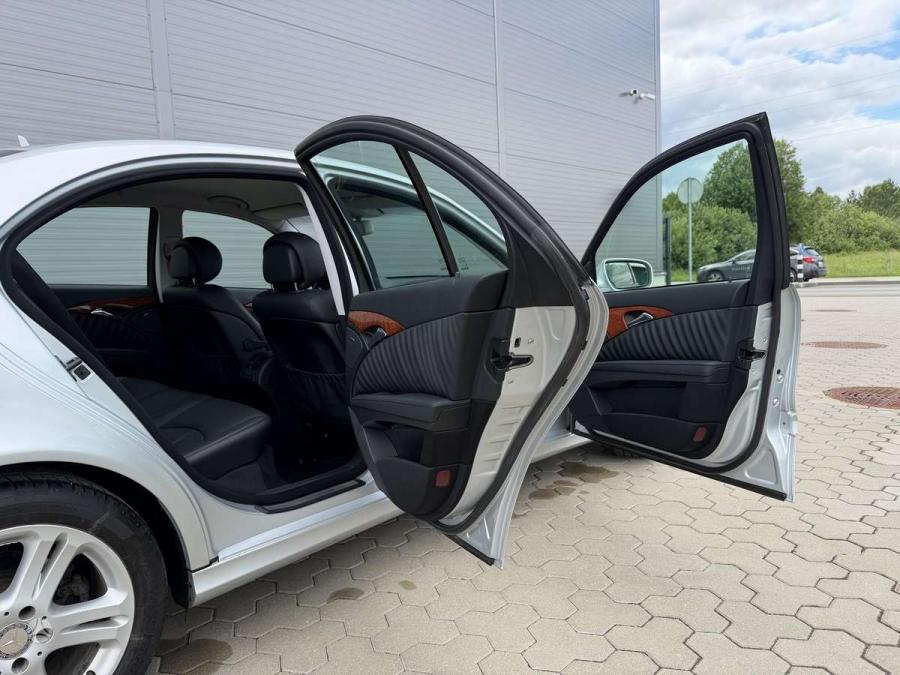 Серый Мерседес E 200 2008 в Каунас, объемом двигателя 2.20 л и пробегом 222 тыс. км за 3500 €, фото 12 на AUTOMOTO.COM.LV