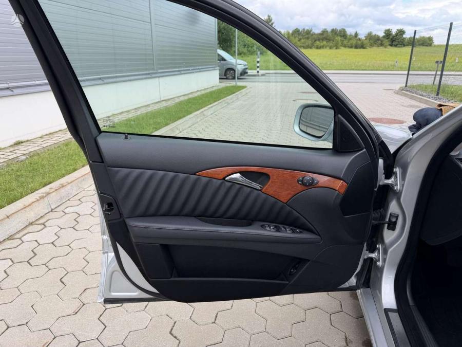 Серый Мерседес E 200 2008 в Каунас, объемом двигателя 2.20 л и пробегом 222 тыс. км за 3500 €, фото 13 на AUTOMOTO.COM.LV