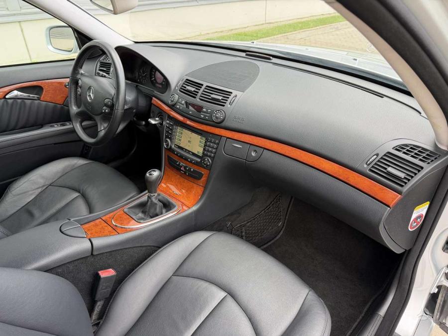 Серый Мерседес E 200 2008 в Каунас, объемом двигателя 2.20 л и пробегом 222 тыс. км за 3500 €, фото 25 на AUTOMOTO.COM.LV