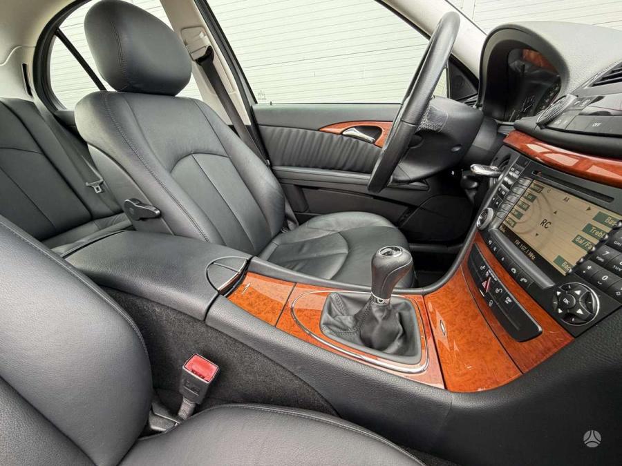 Серый Мерседес E 200 2008 в Каунас, объемом двигателя 2.20 л и пробегом 222 тыс. км за 3500 €, фото 28 на AUTOMOTO.COM.LV