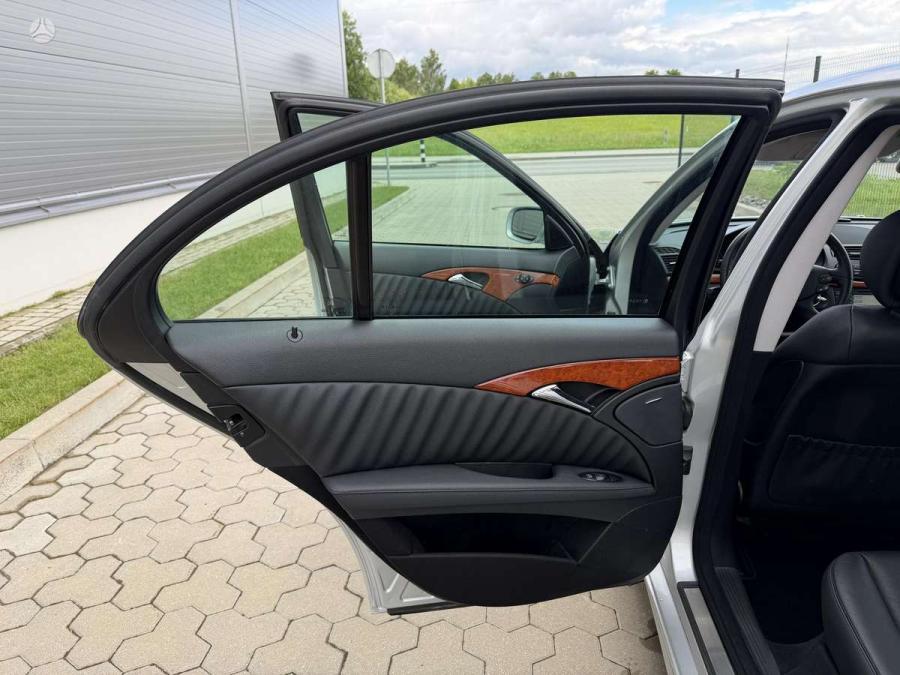 Серый Мерседес E 200 2008 в Каунас, объемом двигателя 2.20 л и пробегом 222 тыс. км за 3500 €, фото 29 на AUTOMOTO.COM.LV