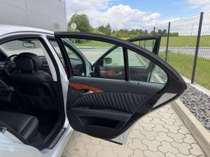 Серый Мерседес E 200 2008 в Каунас, объемом двигателя 2.20 л и пробегом 222 тыс. км за 3500 €, фото 32 на AUTOMOTO.COM.LV
