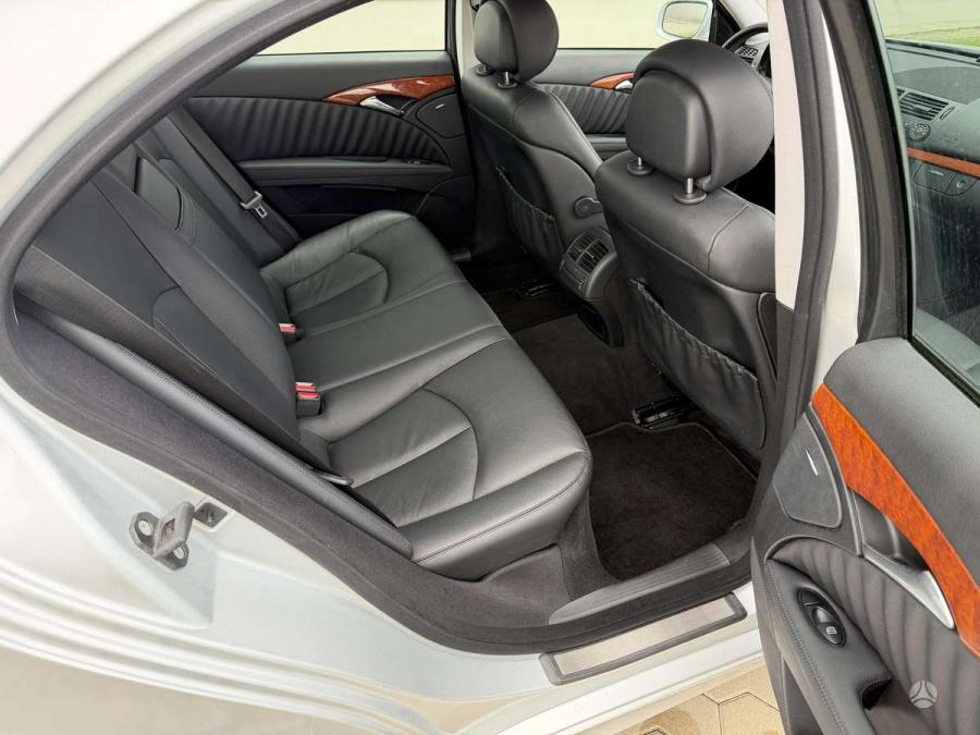 Серый Мерседес E 200 2008 в Каунас, объемом двигателя 2.20 л и пробегом 222 тыс. км за 3500 €, фото 33 на AUTOMOTO.COM.LV