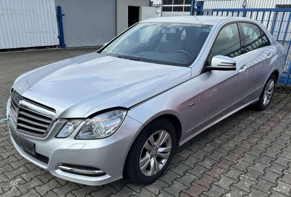 Pelēks Mercedes-Benz e-200 2009 Kelmė, ar dzinēja tilpumu 2.15 L un nobraukumu 340 tūkst. km par 2899 €, foto 1 vietnē AUTOMOTO.COM.LV