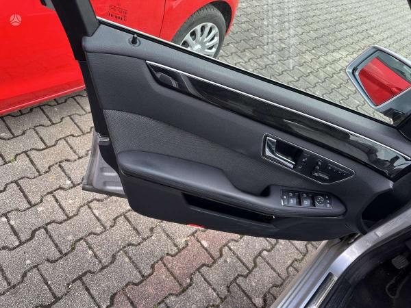 Pelēks Mercedes-Benz e-200 2009 Kelmė, ar dzinēja tilpumu 2.15 L un nobraukumu 340 tūkst. km par 2899 €, foto 7 vietnē AUTOMOTO.COM.LV