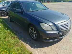 Grey Mercedes-Benz e-200 2009 in Kaunas, with an engine capacity of 2.10 L and mileage of 290 thousand km for 1700 €, photo  on AUTOMOTO.COM.LV