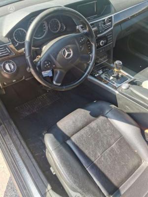 Grey Mercedes-Benz e-200 2009 in Kaunas, with an engine capacity of 2.10 L and mileage of 290 thousand km for 1700 €, photo 4 on AUTOMOTO.COM.LV