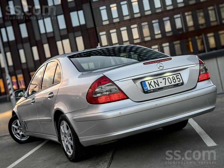 Grey Mercedes-Benz e-200 2009 in Riga, with an engine capacity of 2.10 L and mileage of 390 thousand km for 2950 €, photo 4 on AUTOMOTO.COM.LV