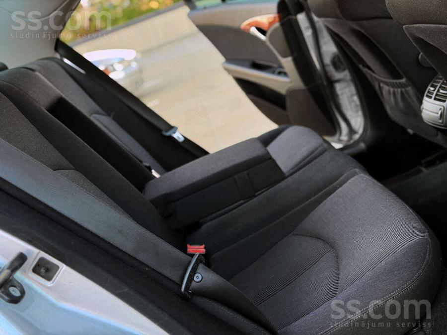 Grey Mercedes-Benz e-200 2009 in Riga, with an engine capacity of 2.10 L and mileage of 390 thousand km for 2950 €, photo 15 on AUTOMOTO.COM.LV