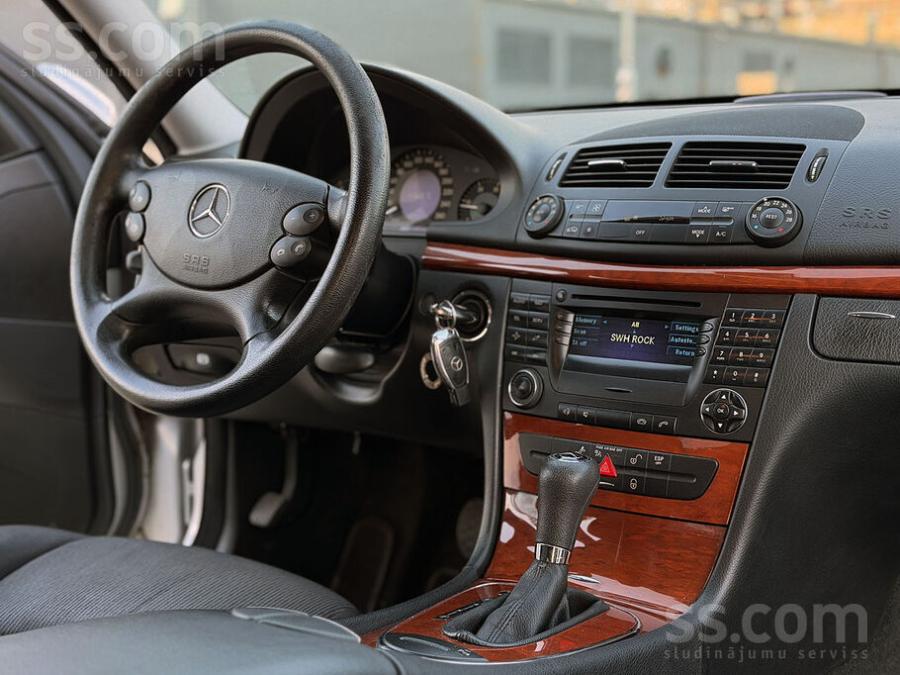 Grey Mercedes-Benz e-200 2009 in Riga, with an engine capacity of 2.10 L and mileage of 390 thousand km for 2950 €, photo 17 on AUTOMOTO.COM.LV