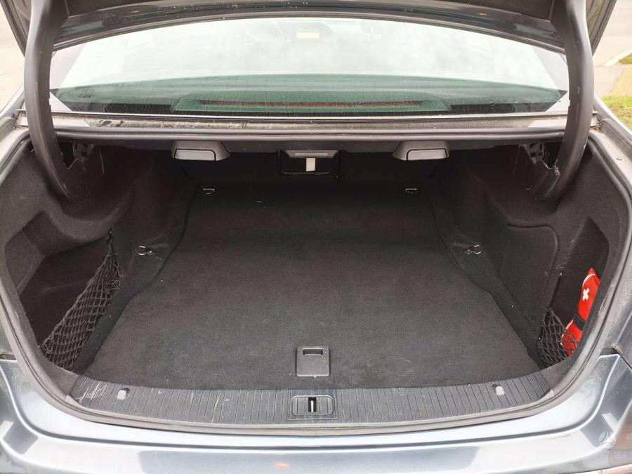 Grey Mercedes-Benz e-200 2010 in Kaunas, with an engine capacity of 2.14 L and mileage of 278 thousand km for 6500 €, photo 9 on AUTOMOTO.COM.LV