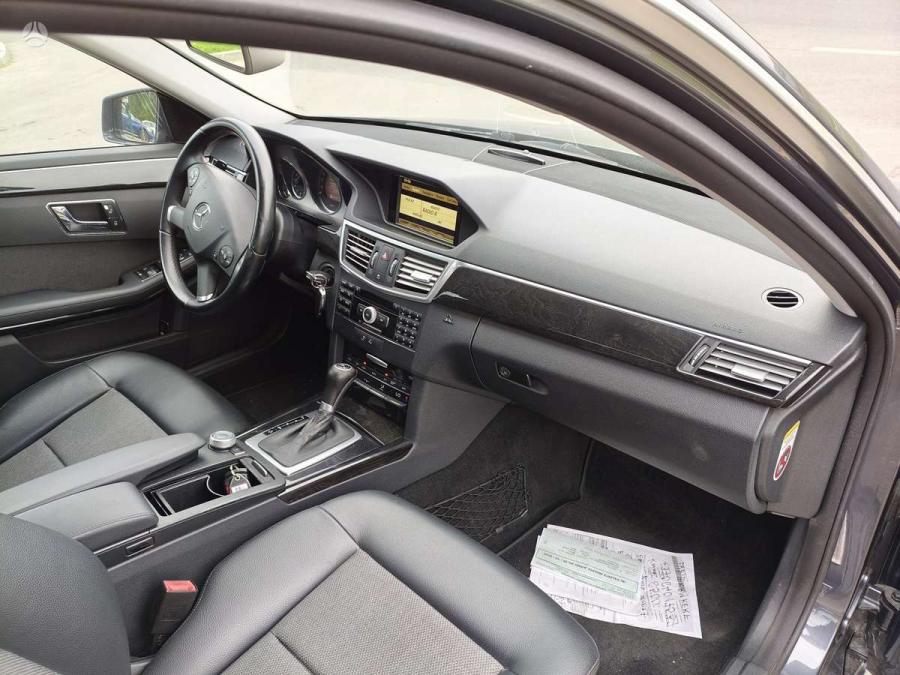 Grey Mercedes-Benz e-200 2010 in Kaunas, with an engine capacity of 2.14 L and mileage of 278 thousand km for 6500 €, photo 13 on AUTOMOTO.COM.LV