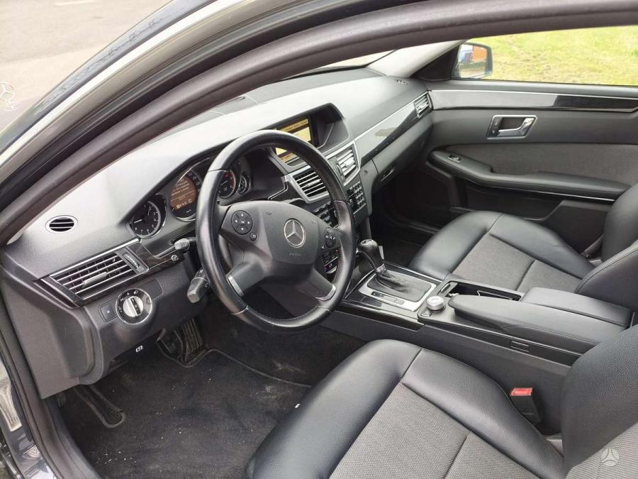 Grey Mercedes-Benz e-200 2010 in Kaunas, with an engine capacity of 2.14 L and mileage of 278 thousand km for 6500 €, photo 17 on AUTOMOTO.COM.LV