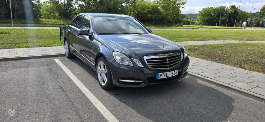 Pelēks Mercedes-Benz e-200 2010 Kauņa, ar dzinēja tilpumu 2.14 L un nobraukumu 277 tūkst. km par 5300 €, foto 1 vietnē AUTOMOTO.COM.LV
