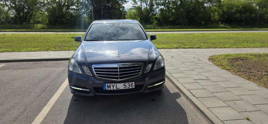 Pelēks Mercedes-Benz e-200 2010 Kauņa, ar dzinēja tilpumu 2.14 L un nobraukumu 277 tūkst. km par 5300 €, foto 5 vietnē AUTOMOTO.COM.LV