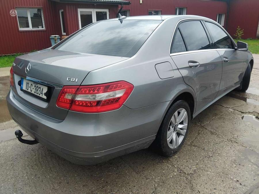 Grey Mercedes-Benz e-200 2010 in Ignalina, with an engine capacity of 2.20 L and mileage of 1 thousand km for 2950 €, photo 4 on AUTOMOTO.COM.LV